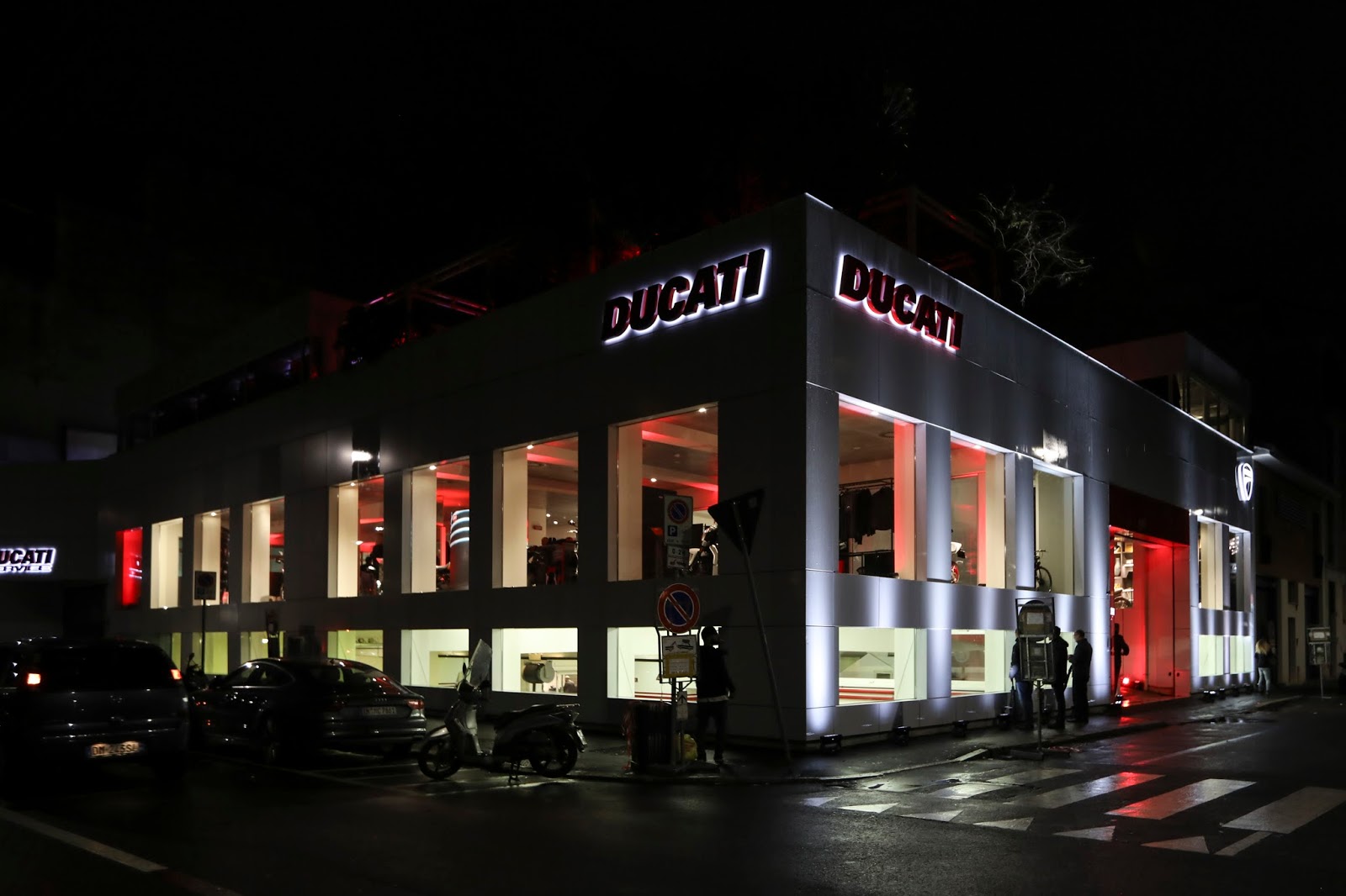 Il Ducatista - Desmo Magazine: Inaugurato il nuovo Flagship Store ...