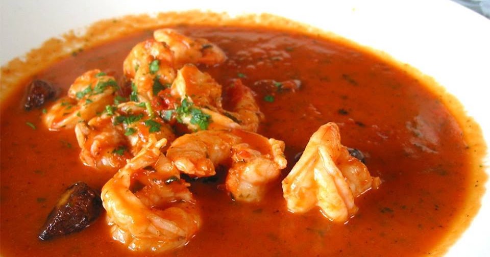 CAMARONES EN SALSA ROJA