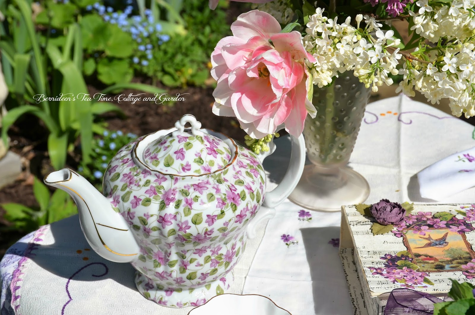Bernideen's Tea Time, Cottage and Garden: FIRST "TEA IN THE GARDEN ...