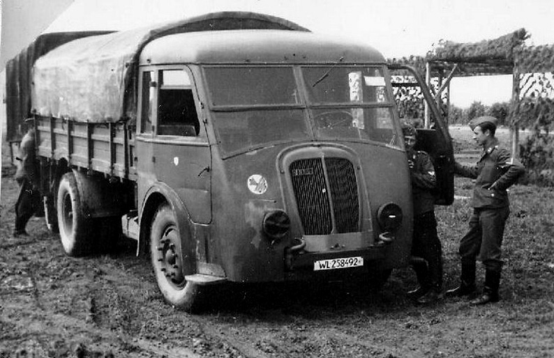 CAMIÓN FRANCÉS RENAULT AGK - WW2 en Imágenes - Blog Segunda Guerra Mundial