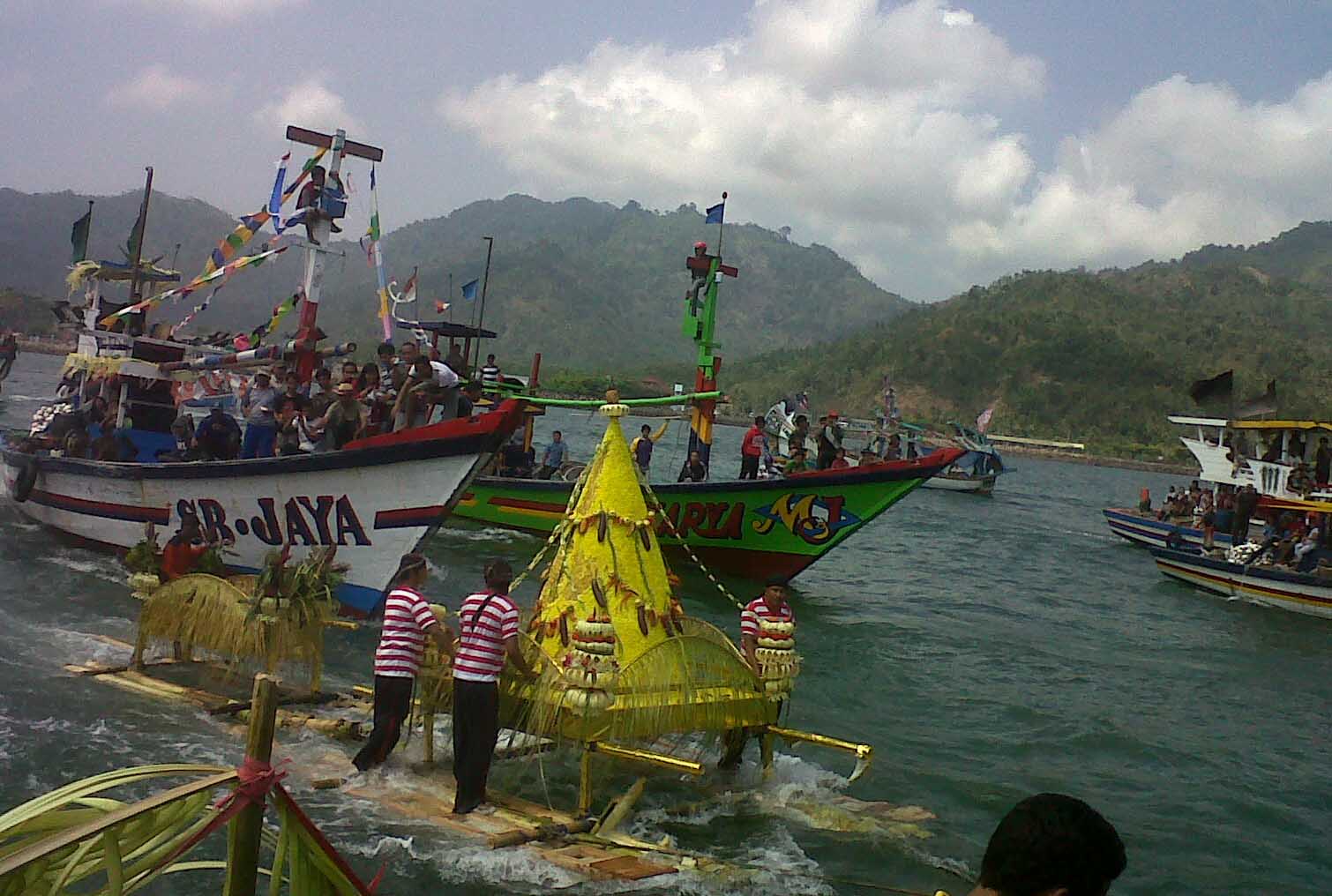 KULAKWARTO: Upacara Adat Larung Sembonyo Sabtu Kliwon 13 Oktober 2012 ...