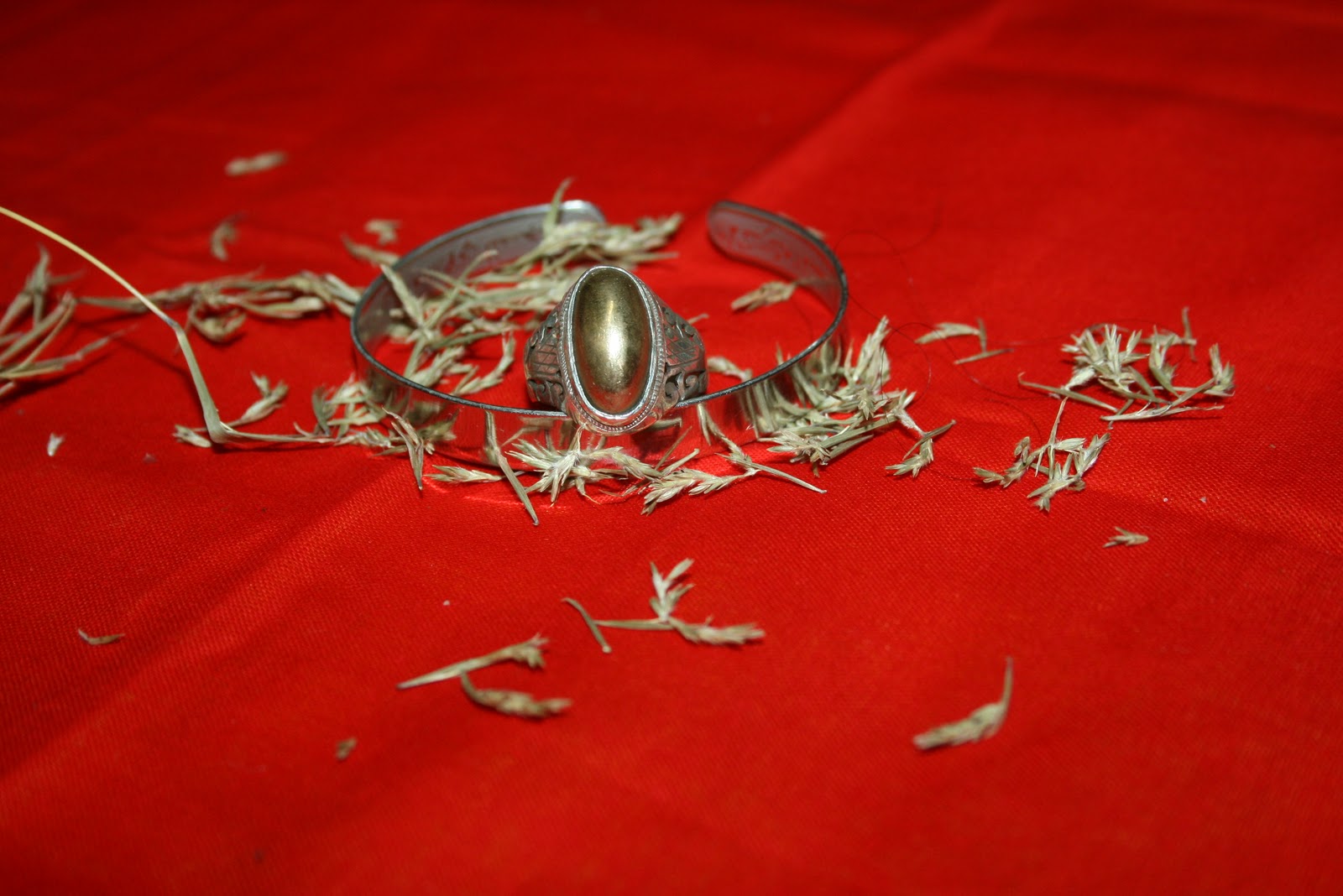 MISTIK ALAM BUNIAN: Besi Kuningan Asli