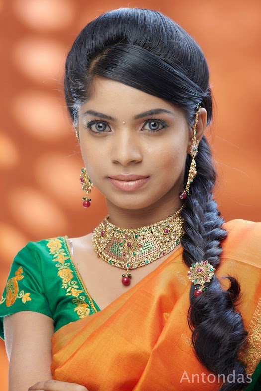 Actress Divya Photo session in saree