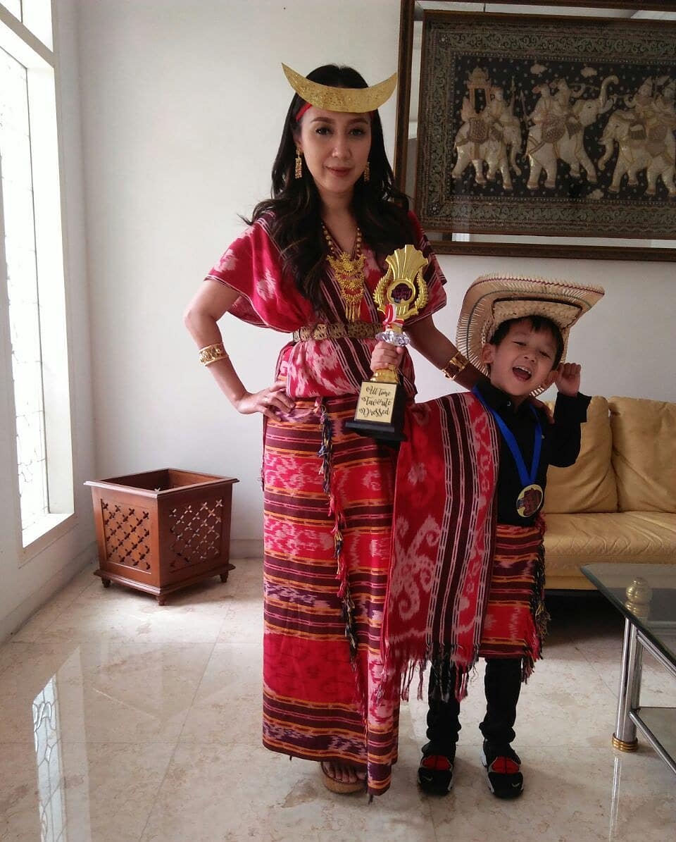 " SANGGAR NUSANTARA DOT COM " | Jakarta: SEWA BAJU ADAT NUSA TENGGARA ...