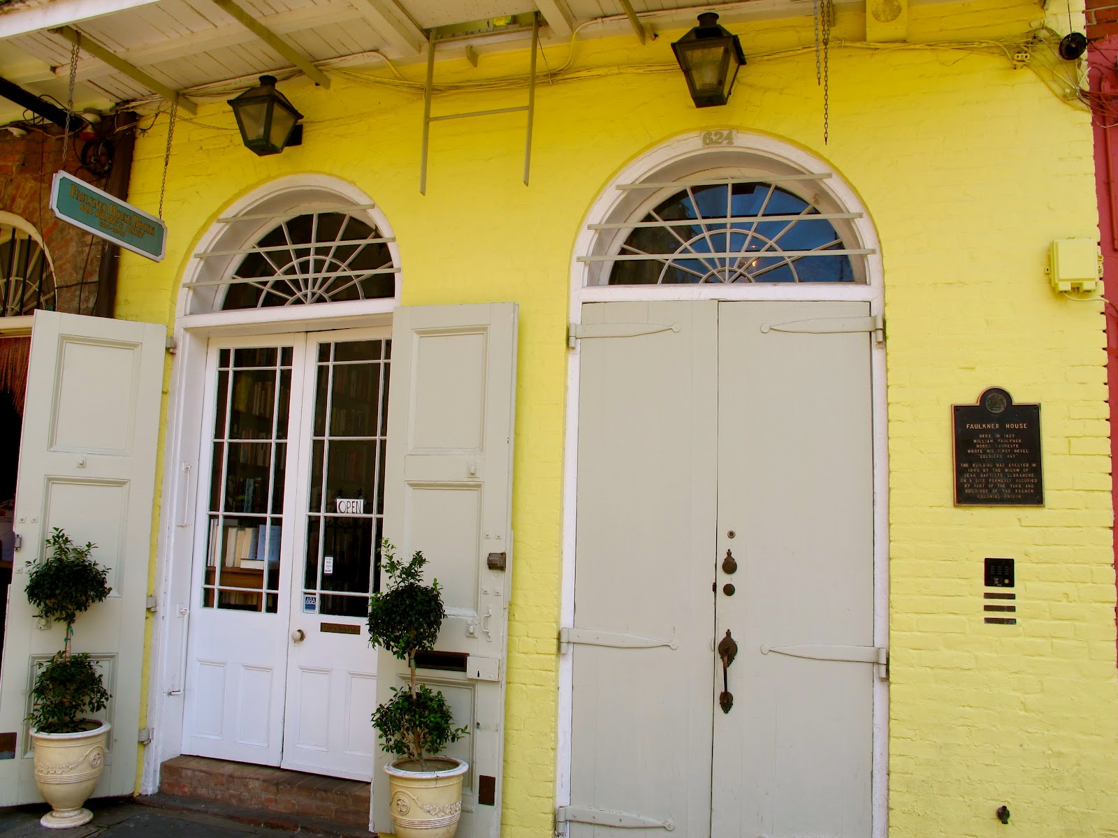 Book Witch: Faulkner House Books, New Orleans