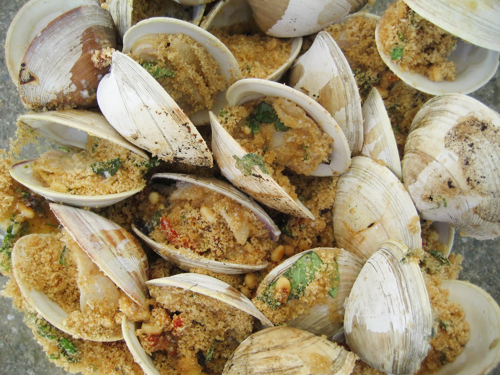 TALBOT Taste: GRILLED CLAMS WITH BASIL BREADCRUMBS
