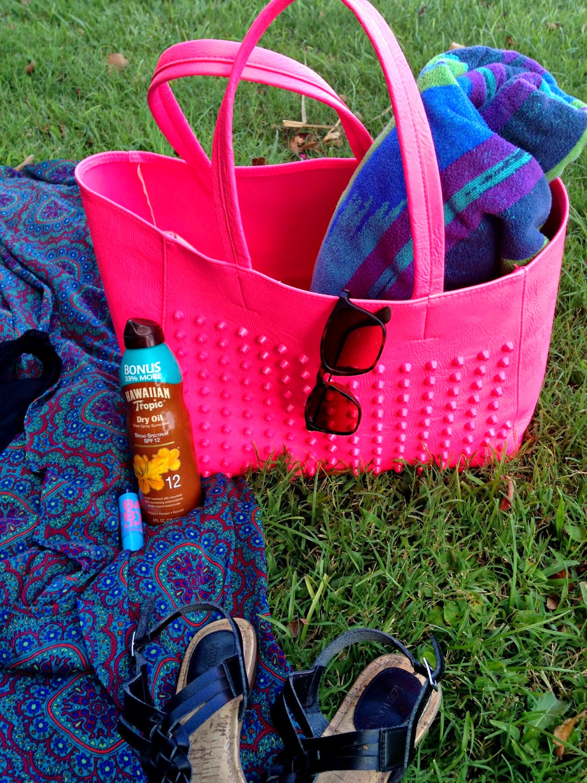 The Life of a Lady: Poolside Essentials