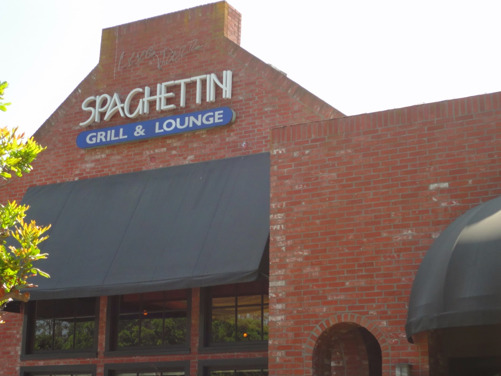 SurfWriter Girls: Chill Out at Spaghettini