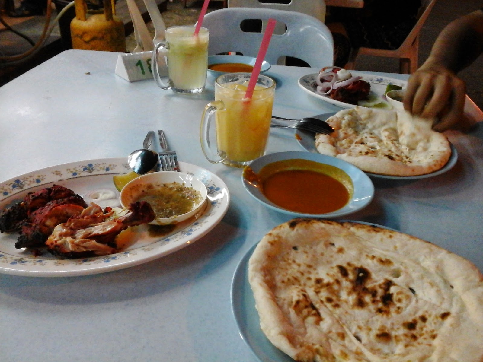 My Blog: Dinner di Pak Putra Restaurant Ayam Tandoori Dan Roti Naan