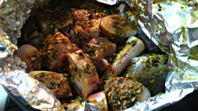 U kuvanju masta pravi svasta: OSLIC U ZACINIMA & HAKE IN SPICES