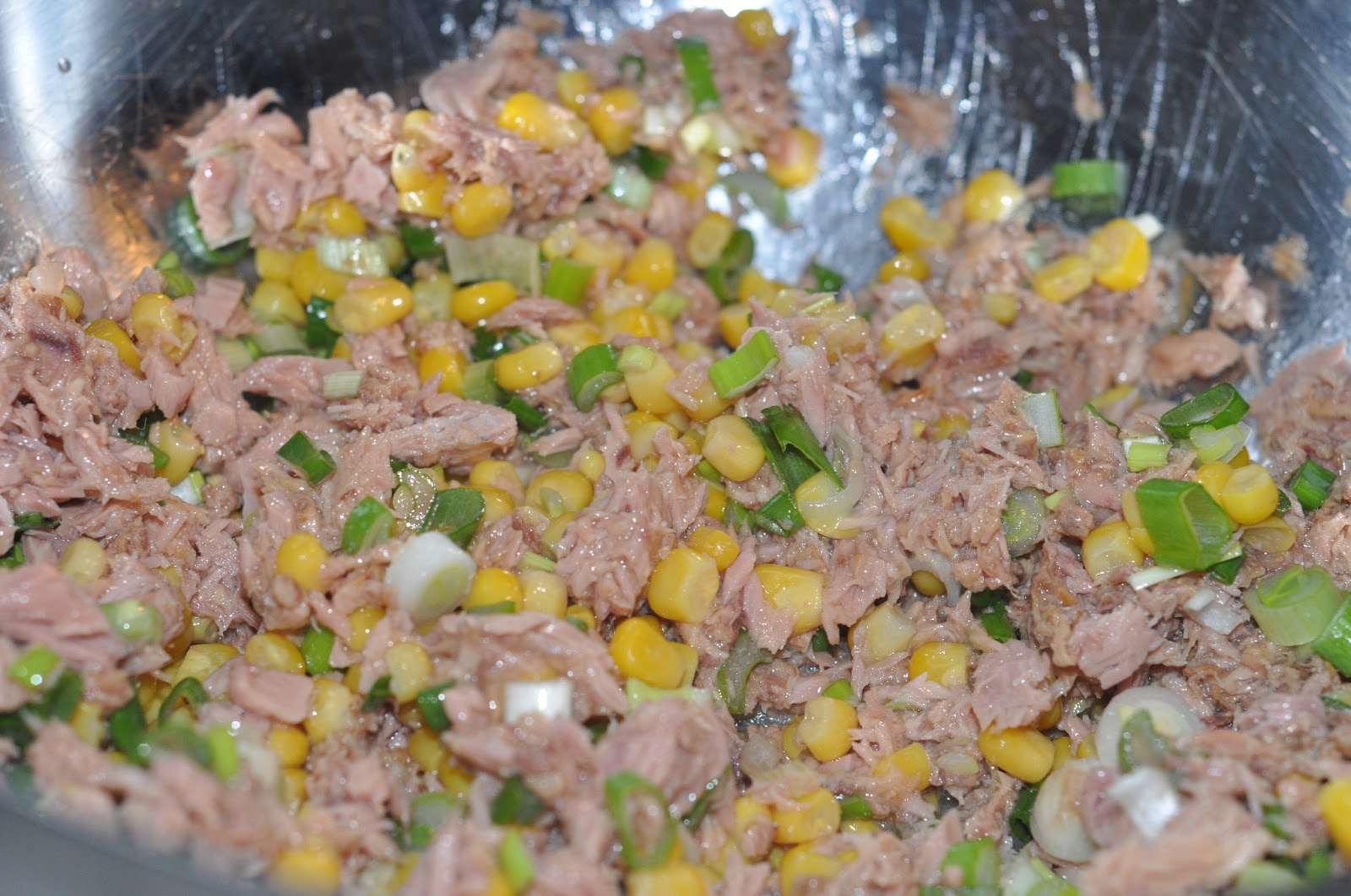 Retete originale by Gabriela: Salata de ton cu maioneza fara ou crud