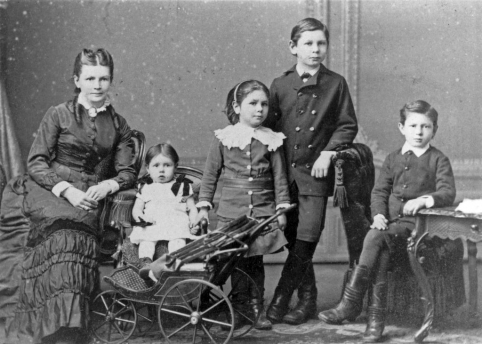 Bertha Benz: 12 Rare Vintage Photos of This World's Automotive Female ...