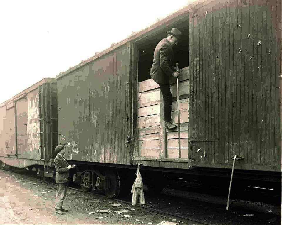 Industrial History: Carrying Grain in Boxcars