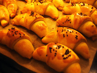 libyan food: Tuna, Harissa and Olive Stuffed Bread: Khbeiza bil Tonn ...