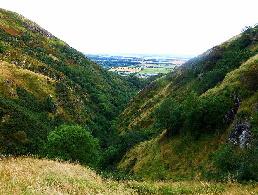 Alex and Bob`s Blue Sky Scotland: The Ochil Escarpment.