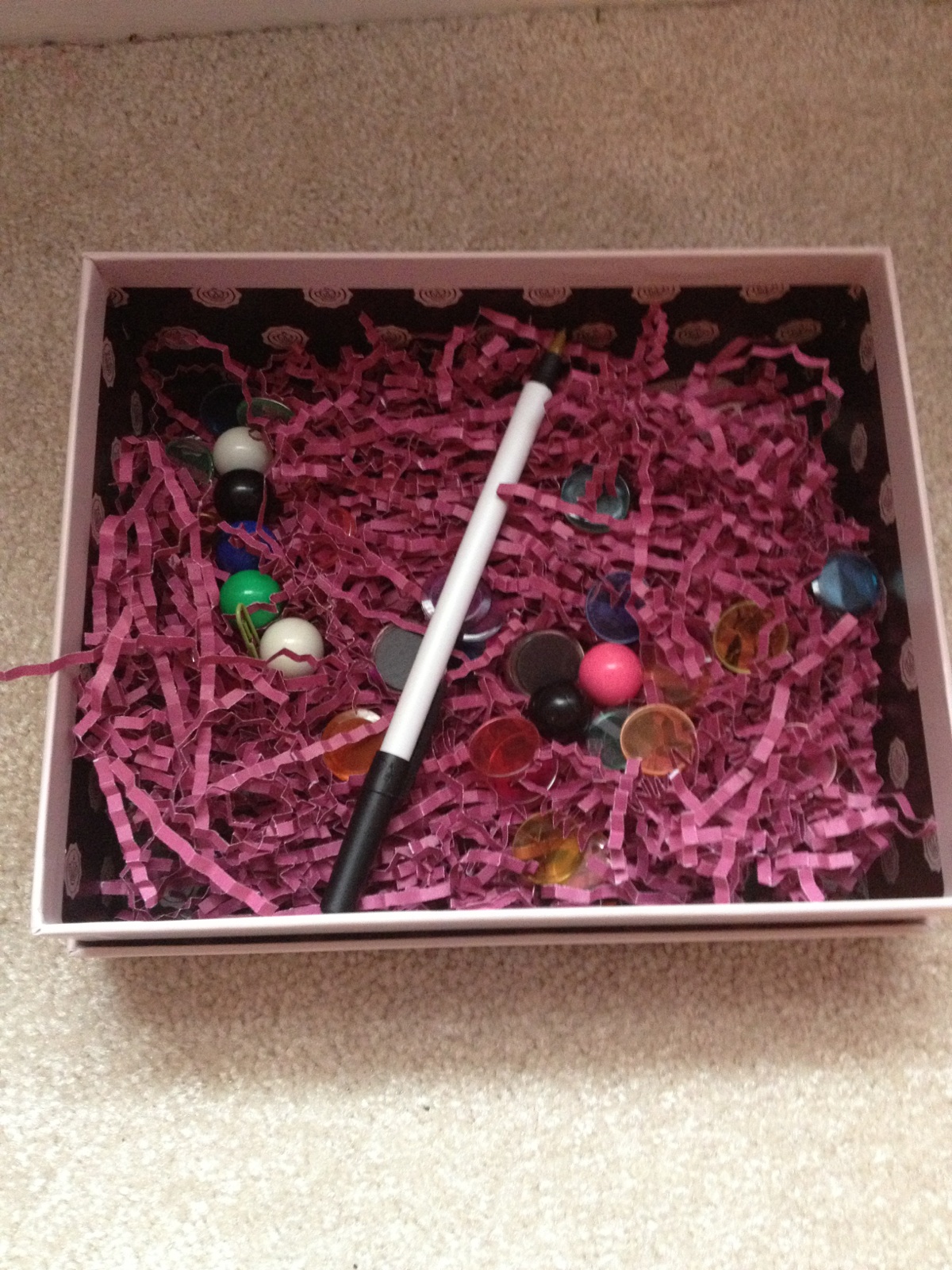 Hannah Dreibelbis' Science Ideas: Science Investigation Box - Magnets!