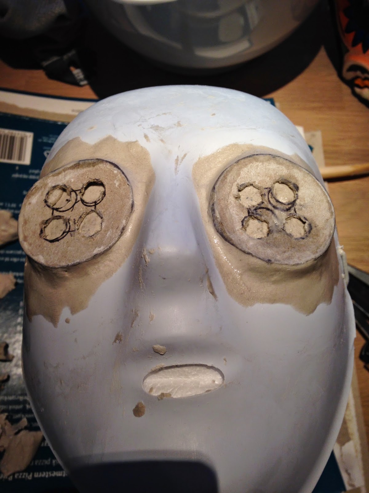 BettcanardDesign: Twisted Coraline, button eyes turtorial