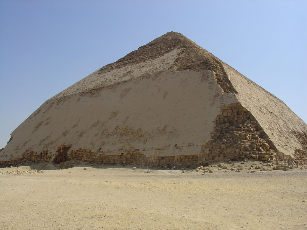 Niebla y luz: Egypt’s ‘collapsing’ pyramids