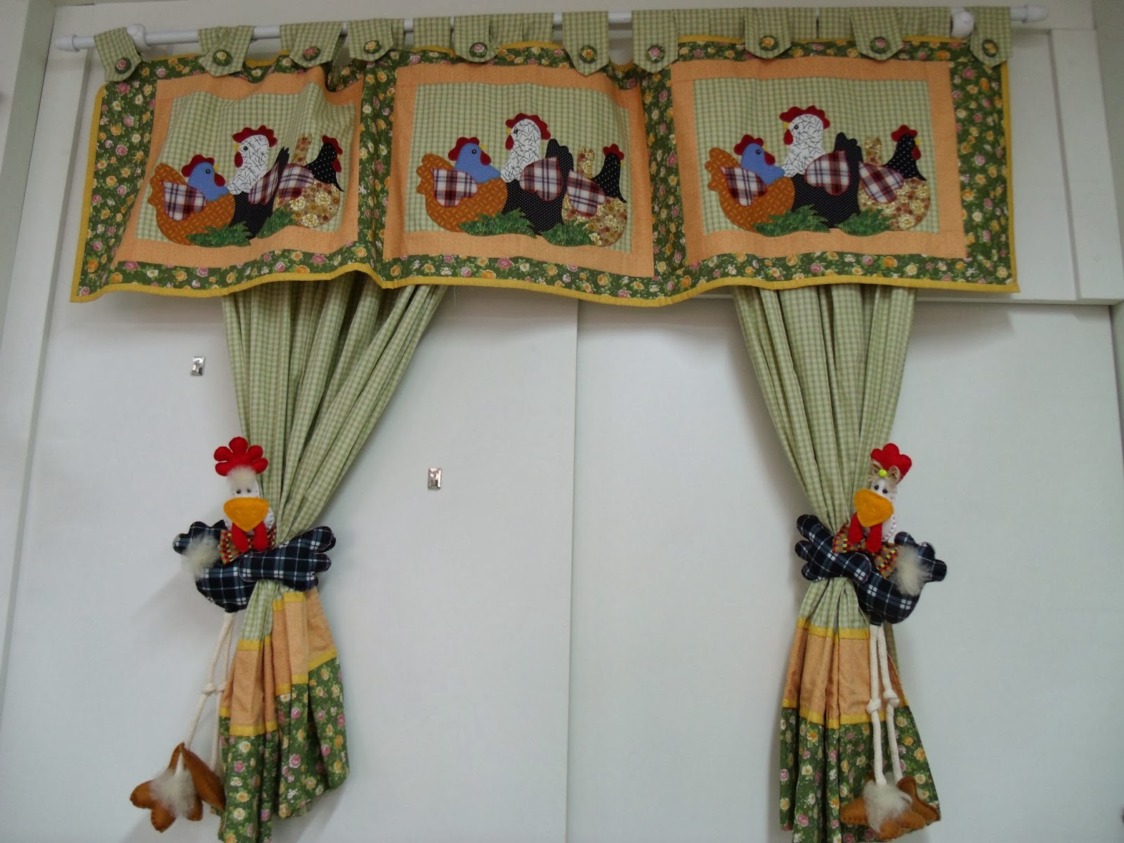 As Formiguinhas: CORTINAS DE PATCHWORK