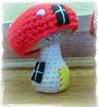 Yellow, Pink and Sparkly: Toadstools