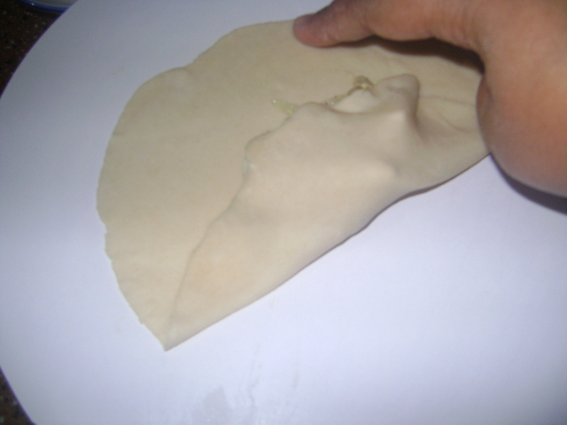 Nadiya's Tastes Of Maldives: Bis Keemiya (egg pastry)