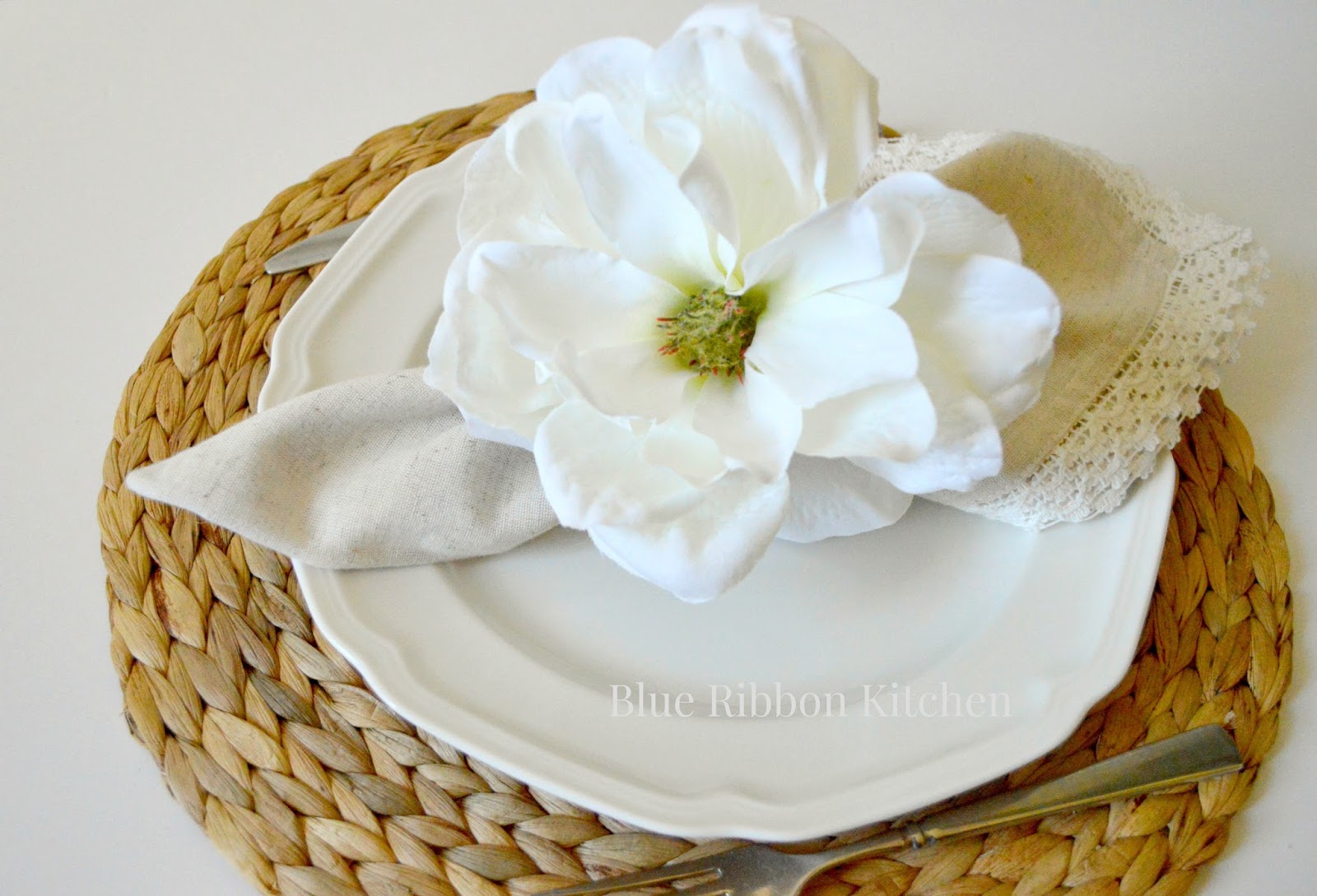 Blue Ribbon Kitchen: Easy DIY Flower Napkin Rings