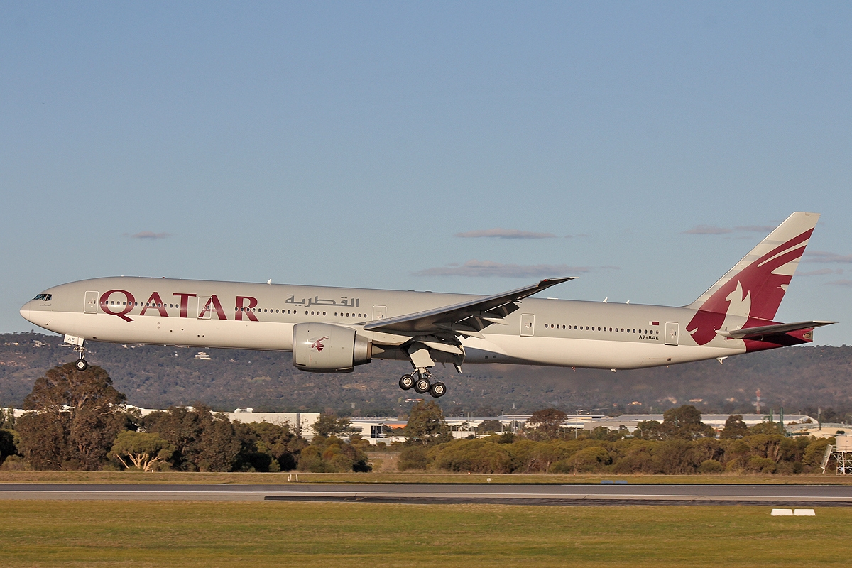 Perth Airport Spotter's Blog: Qatar's 1st B77W debuts in YPPH