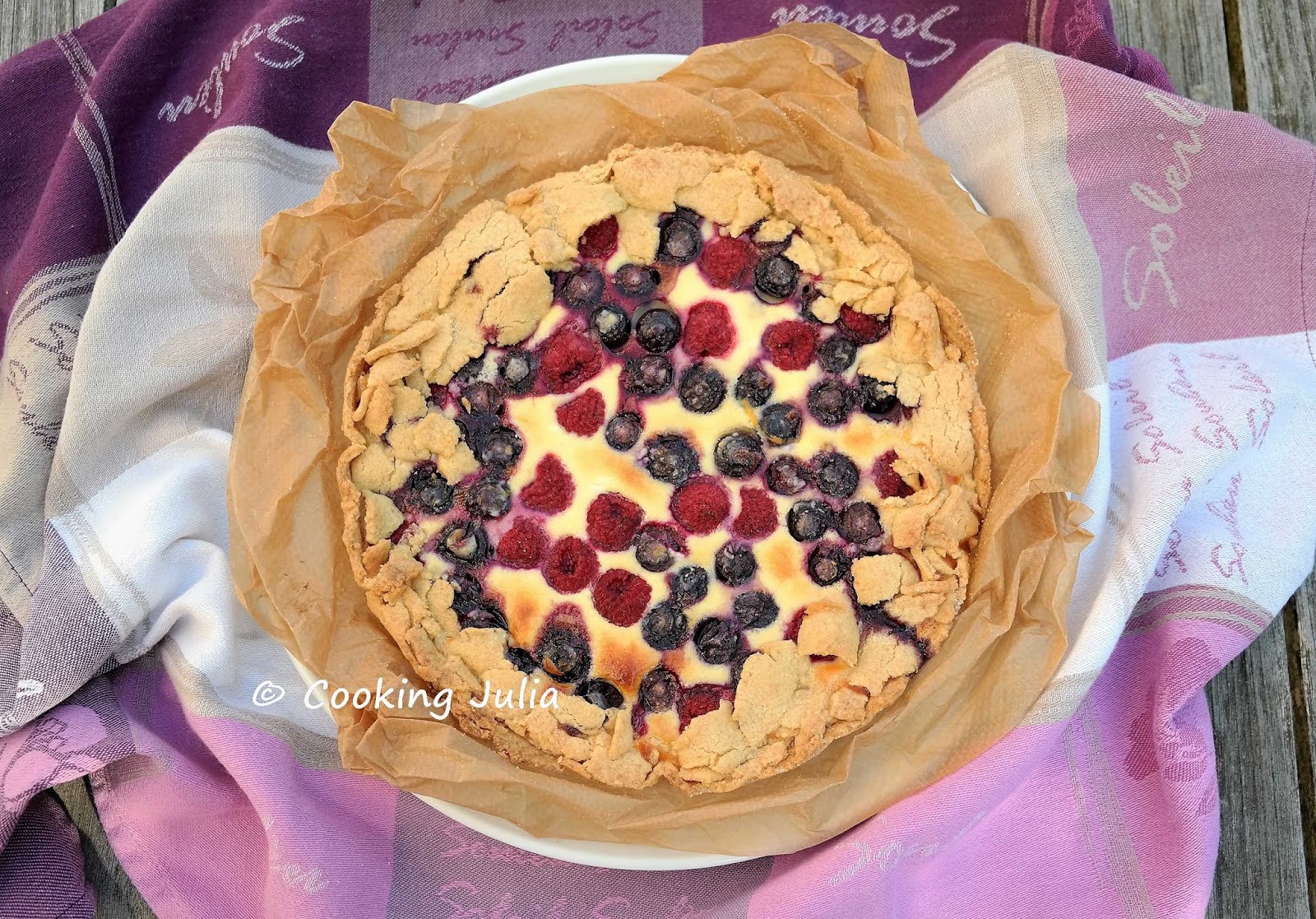 COOKING JULIA : TARTE RUSTIQUE FAÇON CHEESECAKE AUX FRUITS ROUGES
