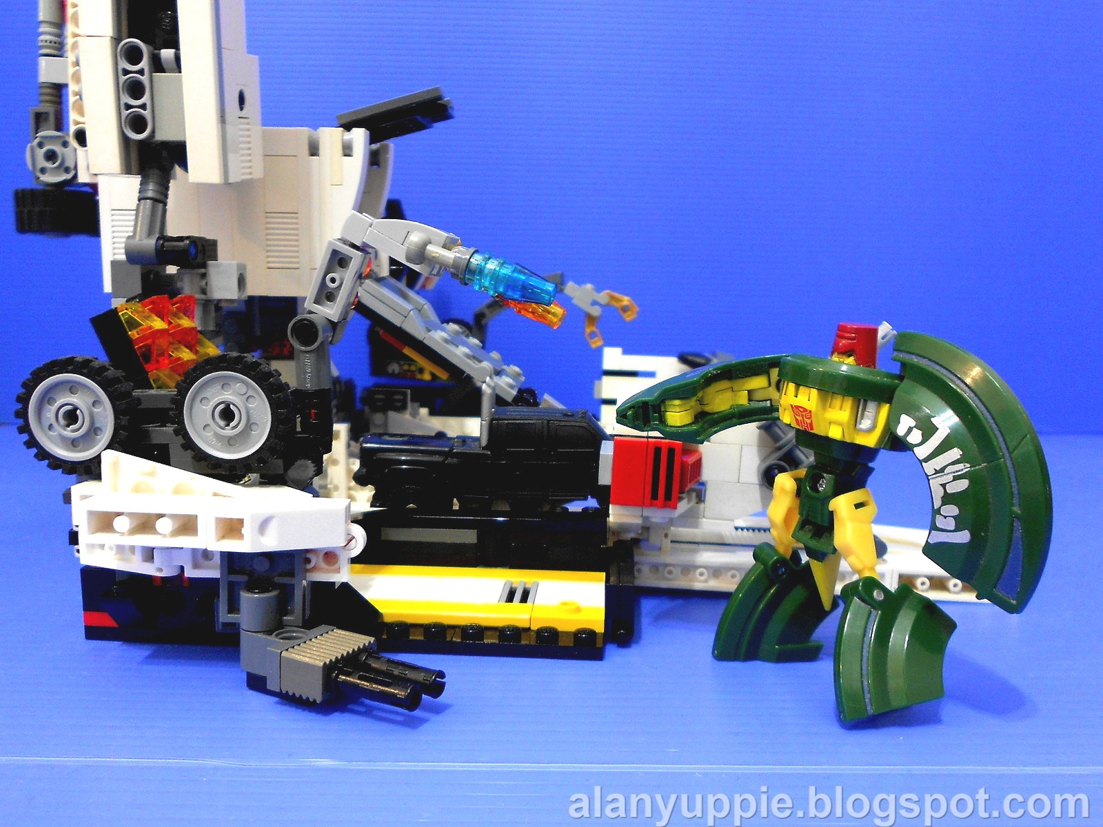 Alanyuppie's LEGO Transformers: LEGO Metroplex: Part 3 of 3: Base Mode