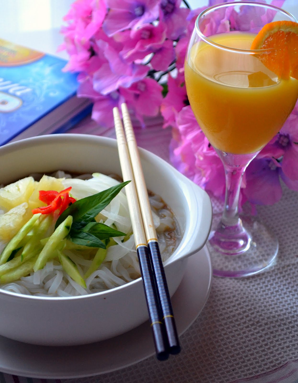 Juwita Fariz and Family: Laksa Siam
