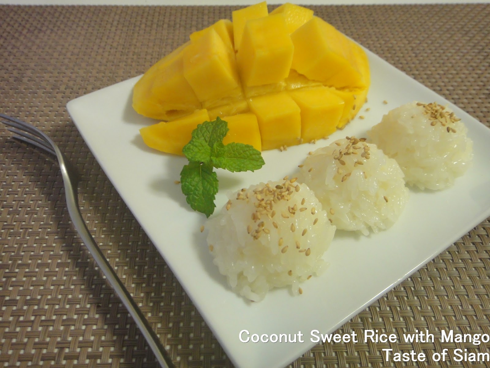 Coconut Sweet Rice with Mango - Taste of Siam