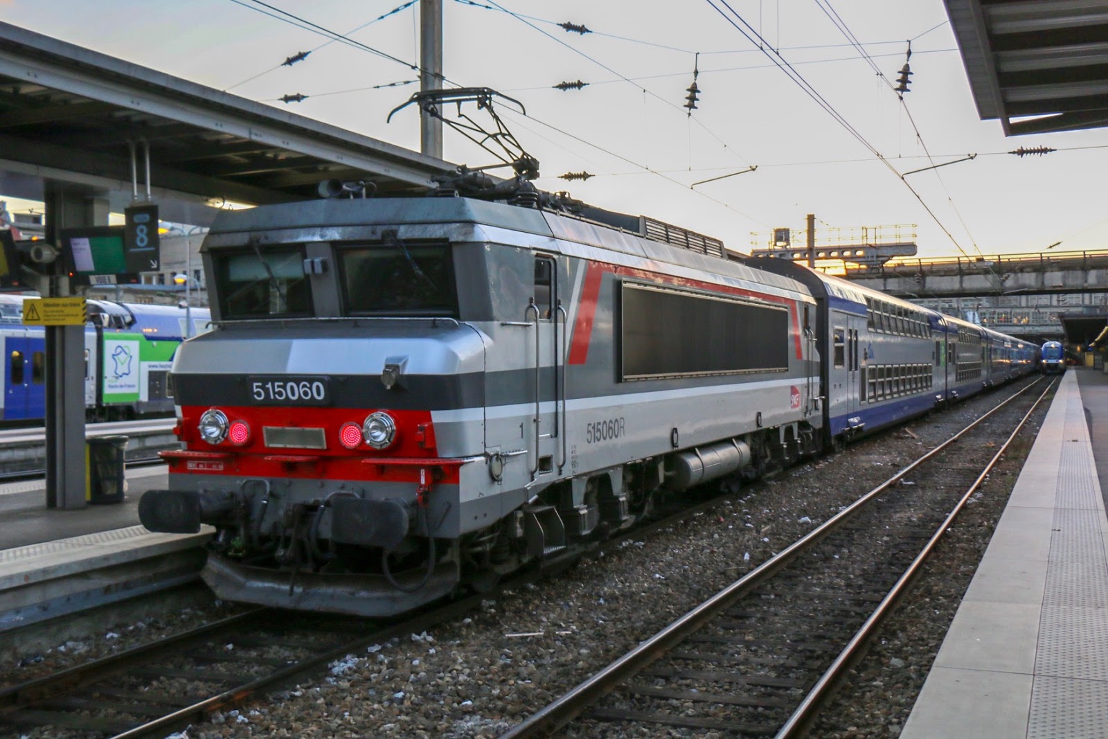LA PASSION DU TRAIN: V2N en livrée " Hauts de France"
