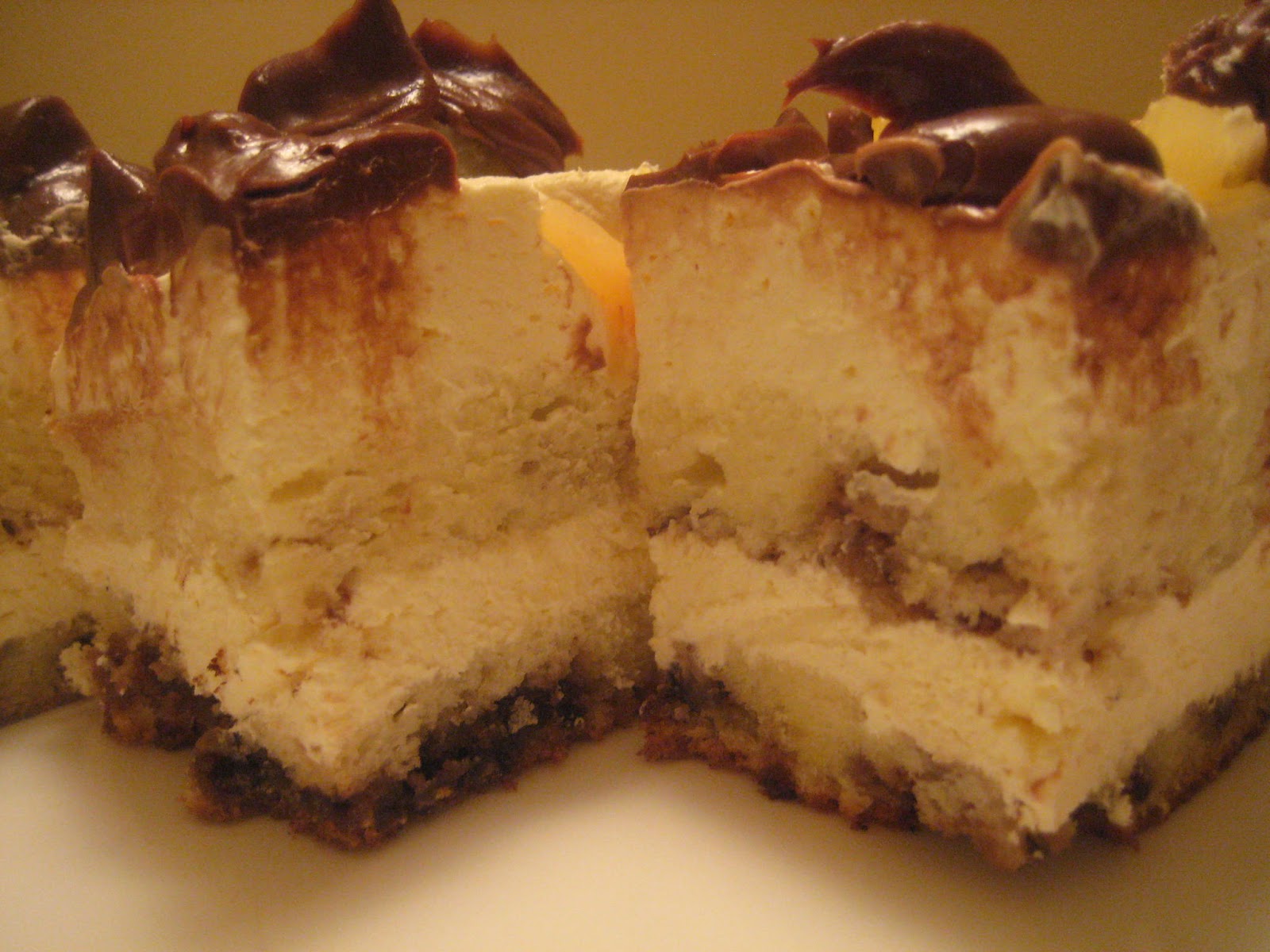 VULPEA COFETAR: PRAJITURA CREM OLE DE VANILIE CU ANANAS SI CIOCOLATA