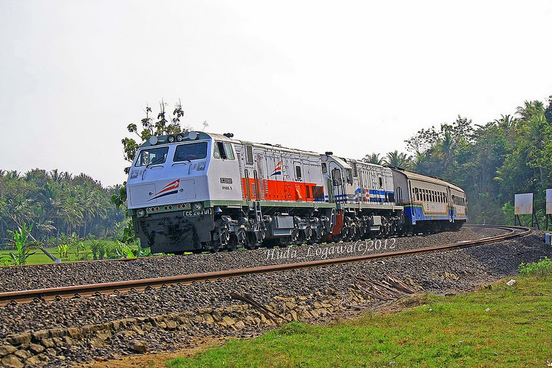 Kereta Api Senja Utama Yogya - Kereta Api Online