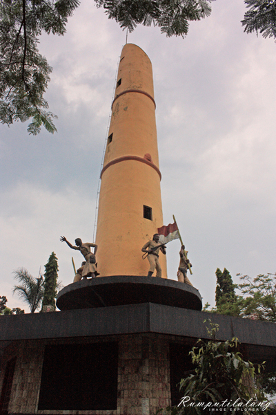 rumputilalang: Mampir ke Monumen Bambu Runcing
