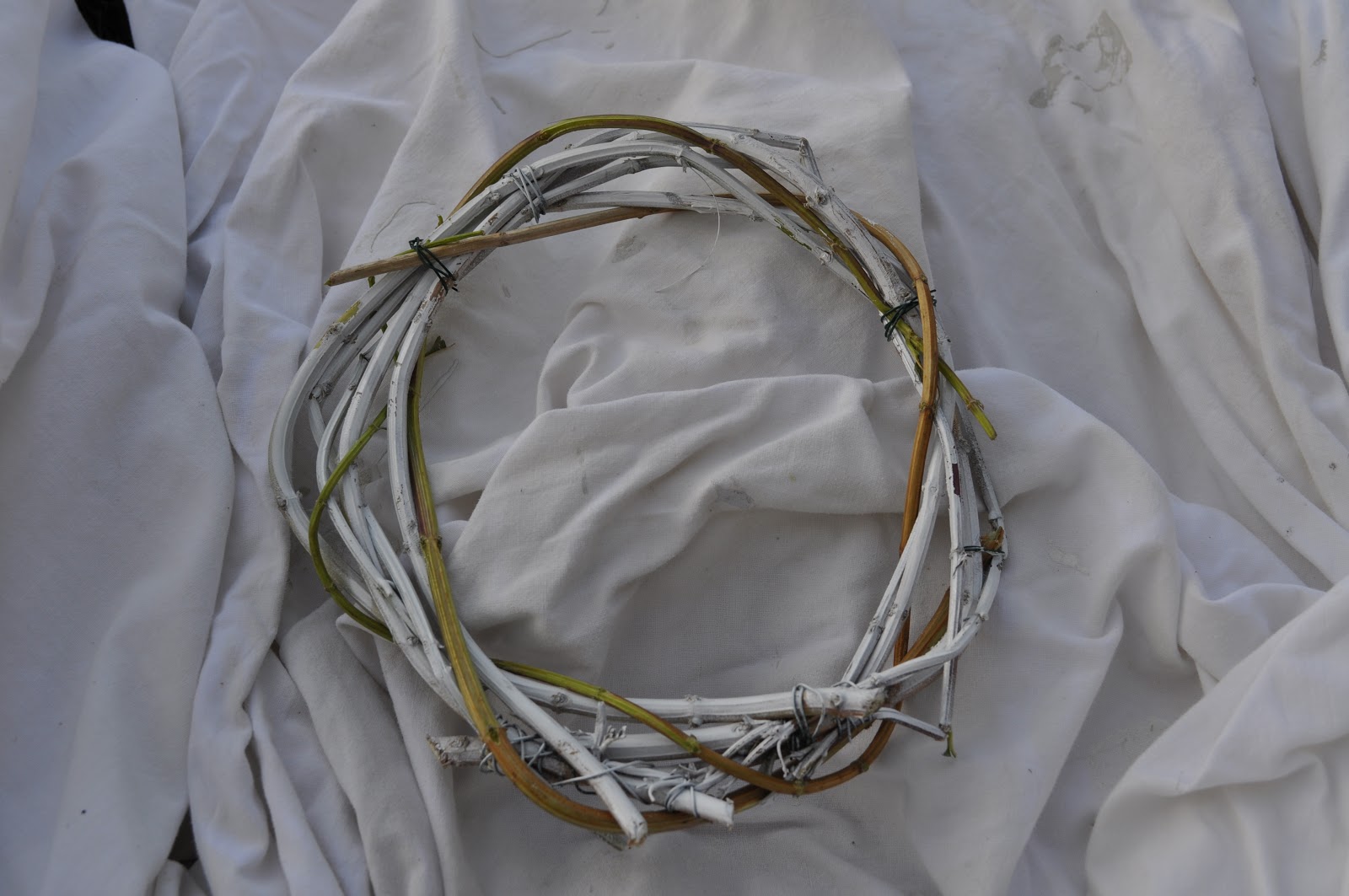 Just So Lovely: Crown of Thorns Tree Topper