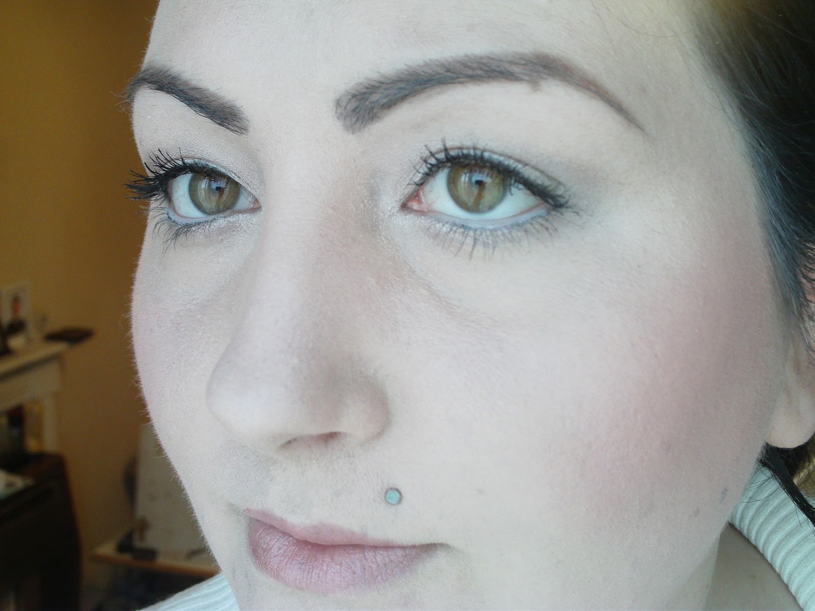 Blogger of a Makeup Addict: Pale English Rose