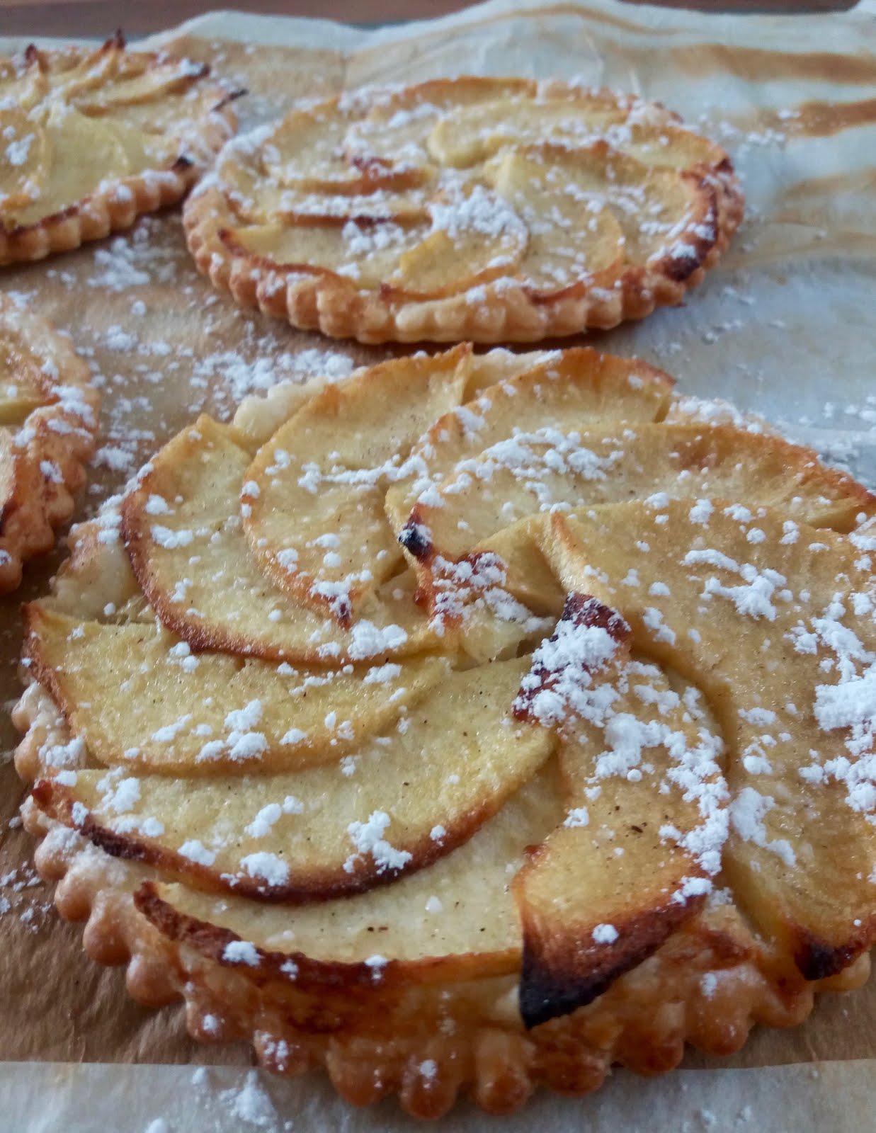 TARTELETTES FINES AUX POMMES ET MASCARPONE