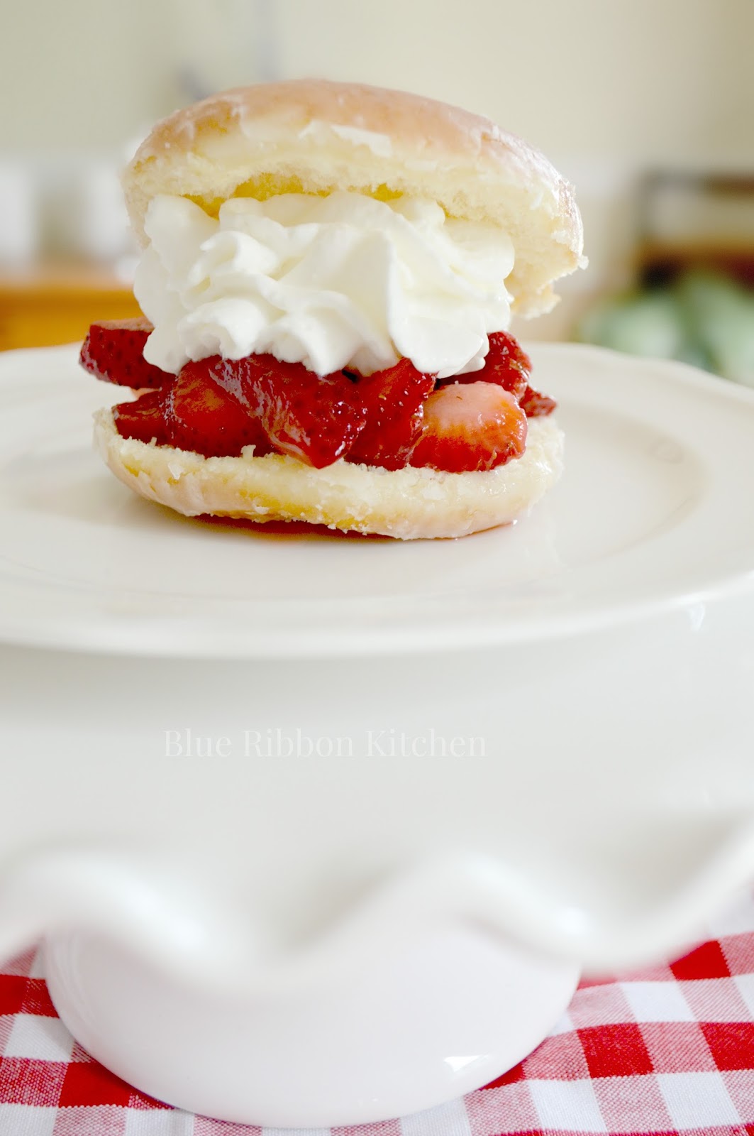 Blue Ribbon Kitchen: Mother's Day: A Berry Sweet Dessert Bar