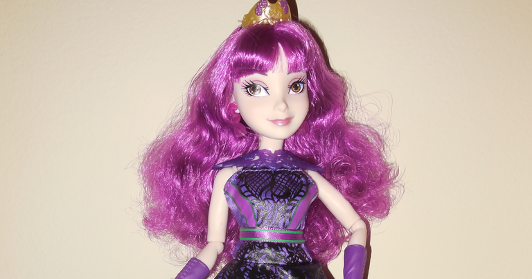 Veni Vidi Dolli: REVIEW: Descendants 2 Cotillion/Royal Yacht Ball Mal