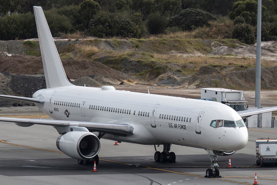 Perth Airport Spotter's Blog: United States Air Force B757-23A (C-32B ...