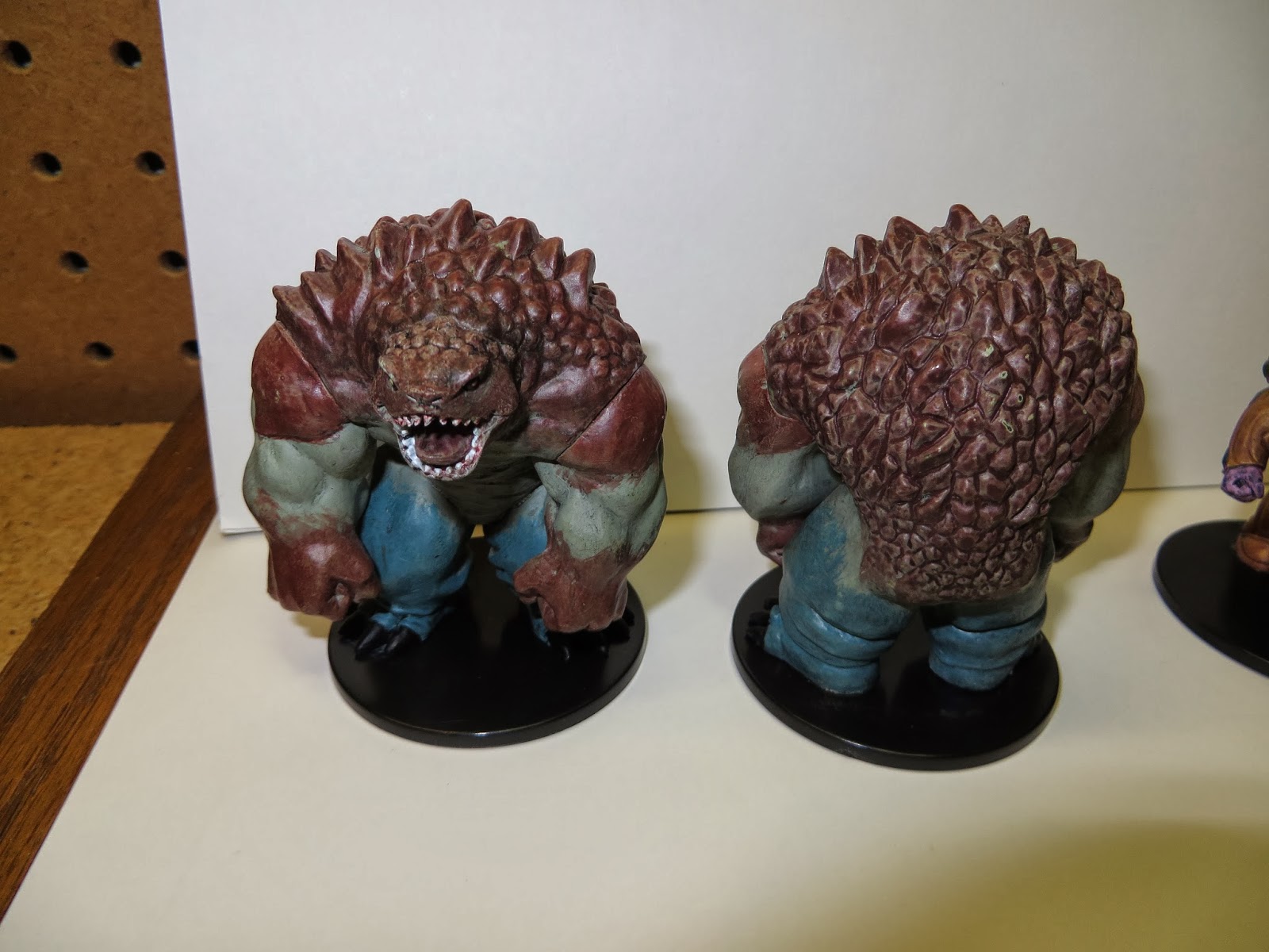 Real Minis: Pathfinder Battles wizkids Legends of Golarian in hand review