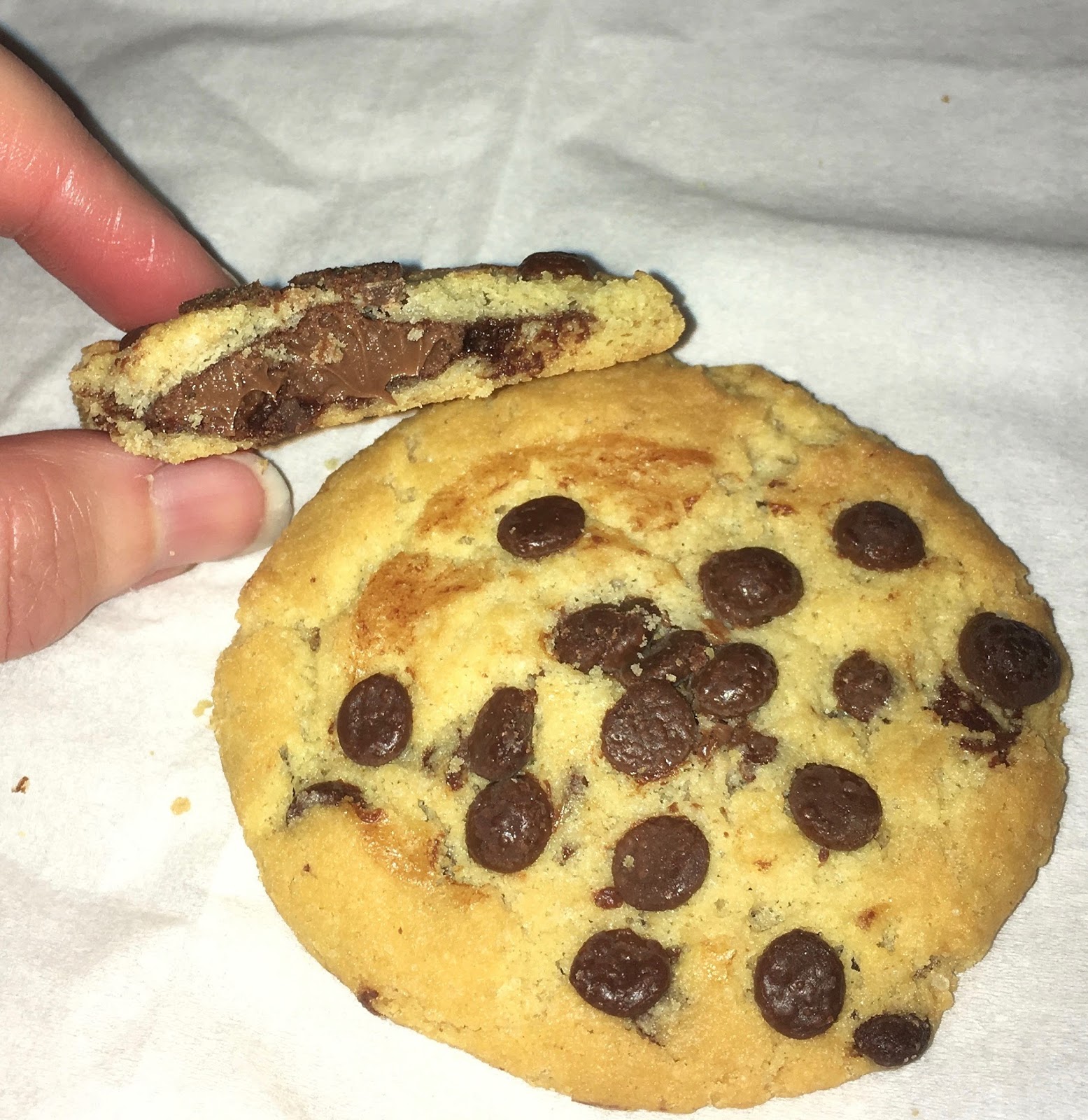 FOODSTUFF FINDS: Cadbury Crunchy Melts - Chocolate Centre Biscuits ...