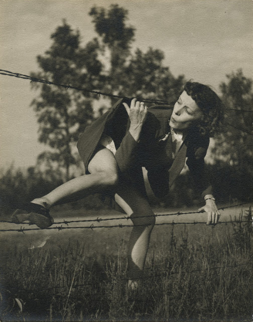 Funny and Freaky Vintage Photos May Make You Confused ~ Vintage Everyday