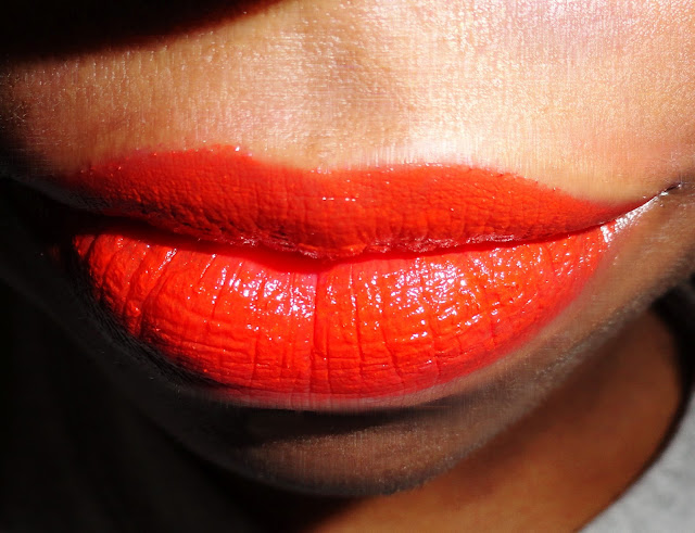 Lipstick & Labcoats: Review: MAC So Chaud Lipstick