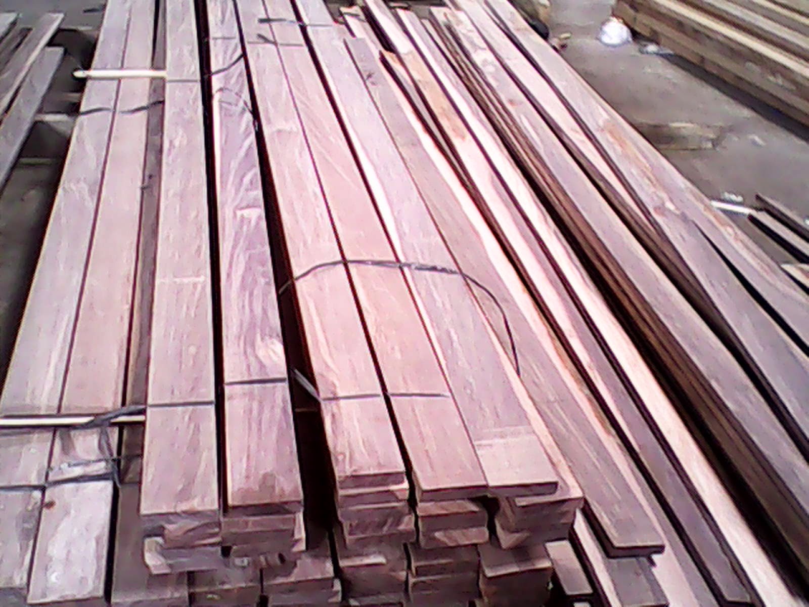 Jual kayu ulin / besi berkualitas: kayu ulin berkualitas.