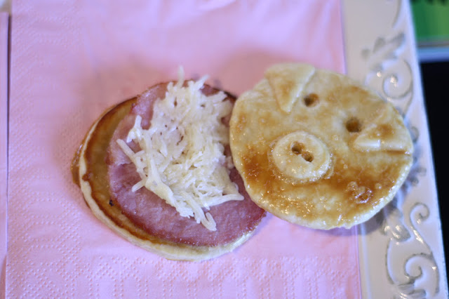 CERDITOS DE HOJALDRE CON JAMÓN Y QUESO CERDITOS DE HOJALDRE CON JAMÓN Y QUESO