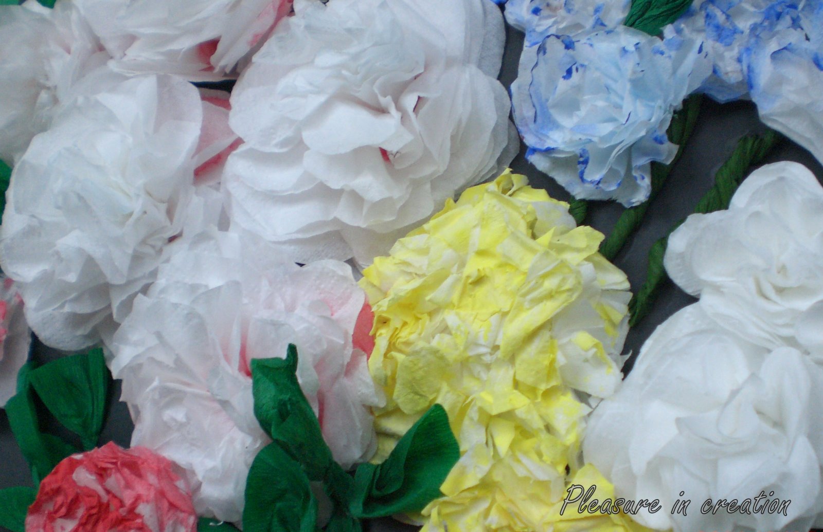 Pleasure in creation: Tissue flowers. Step by step.