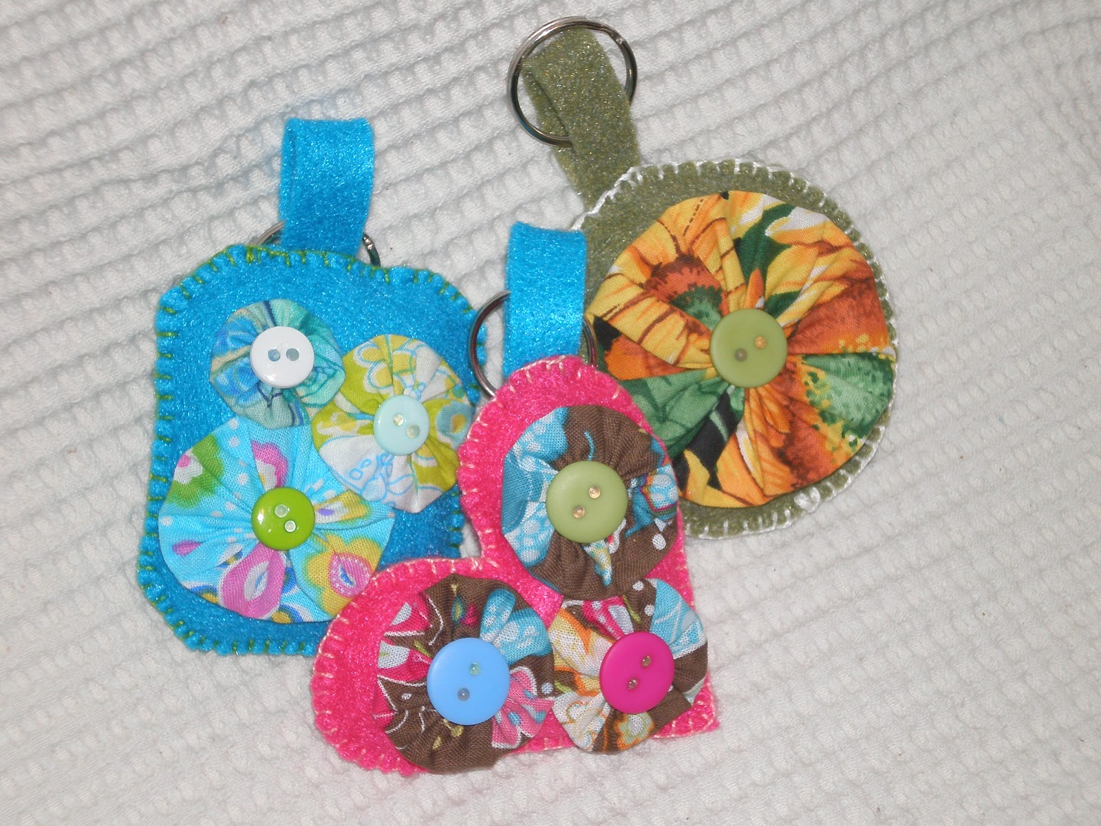 CRAF-T BEE: FELT KEYCHAINS