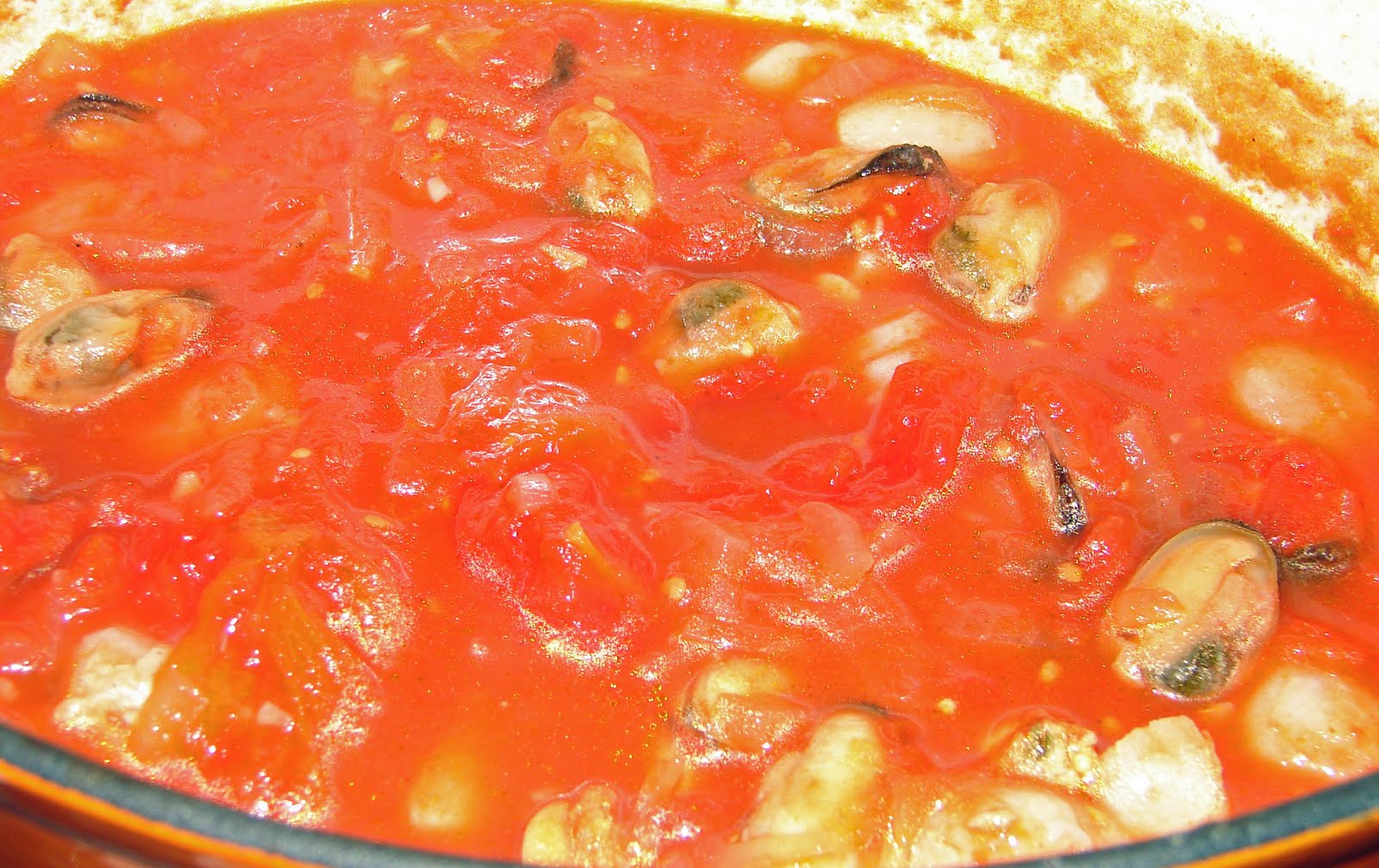 Bee My Chef: Fideos con salsa de tomates y mariscos